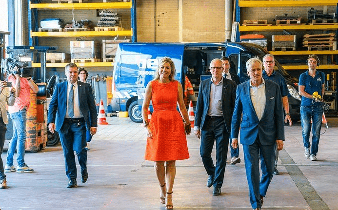 4x lange vrouwelijke royals