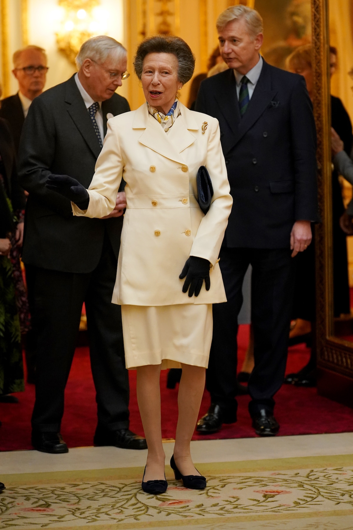 Zien: Prinses Anne straalt na bijna 30 jaar in zelfde outfit