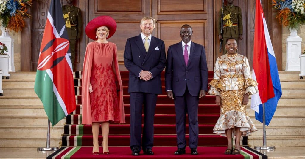 Zien: Koningspaar officieel ontvangen door president Ruto in Kenia