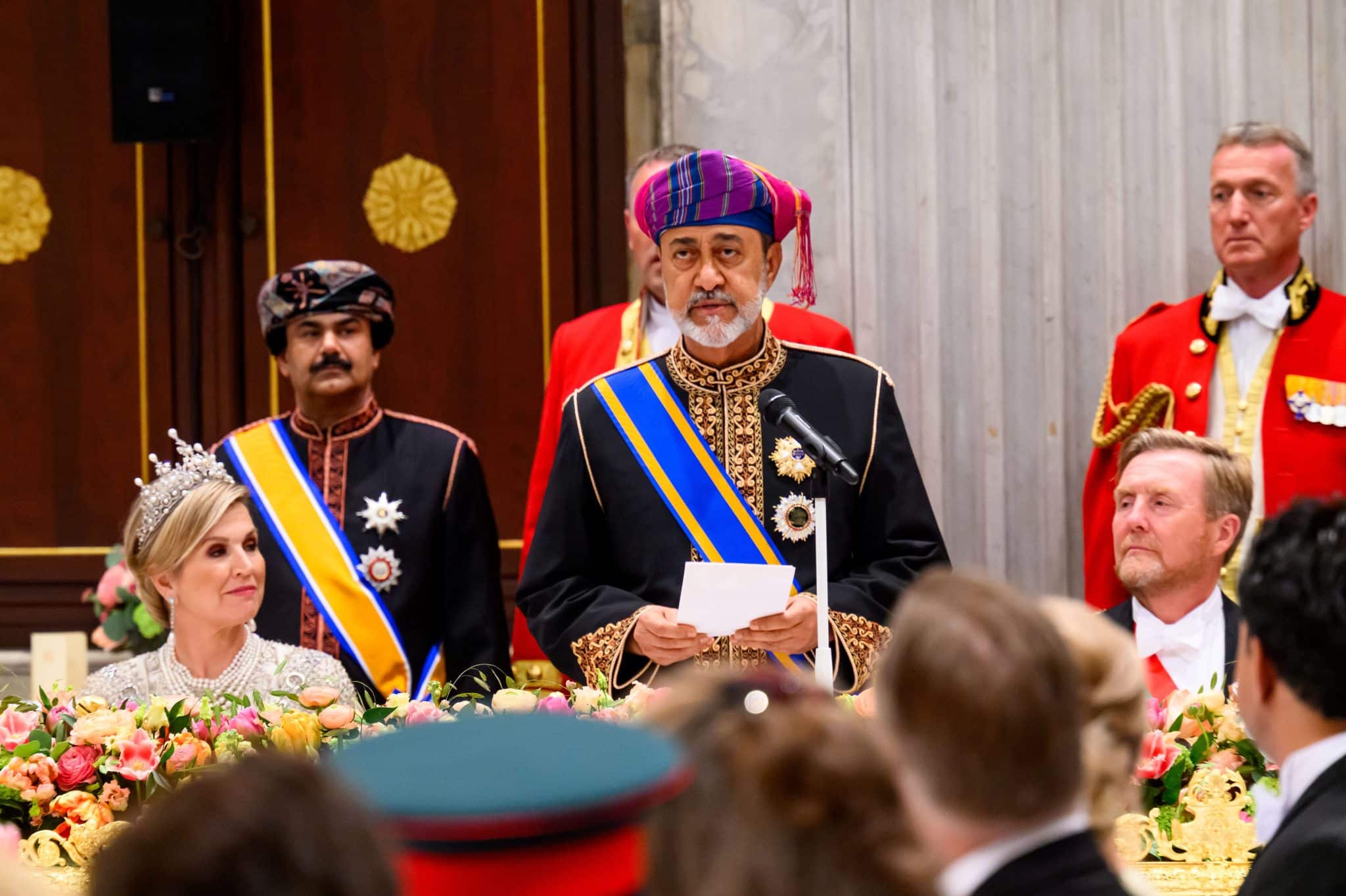 Koningspaar en prinses Amalia heten sultan van Oman welkom