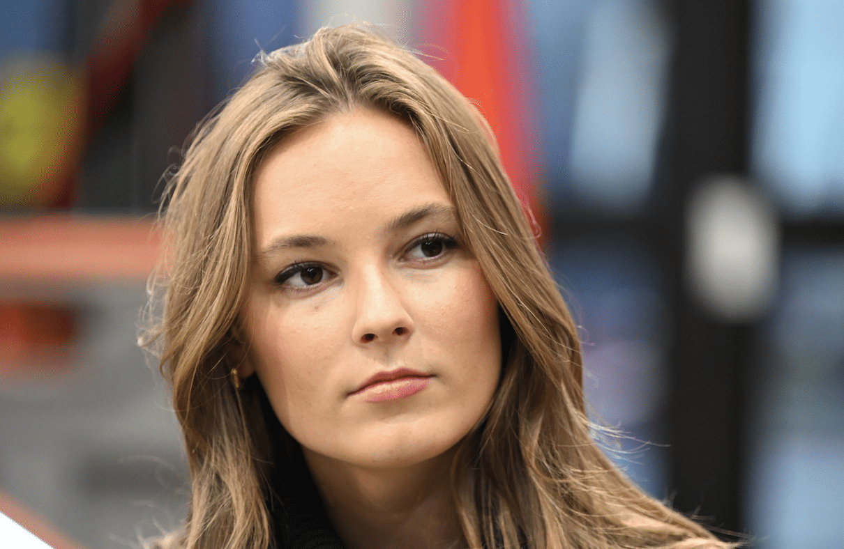 Prinses Ingrid Alexandra van Noorwegen blaast 22 kaarsjes uit