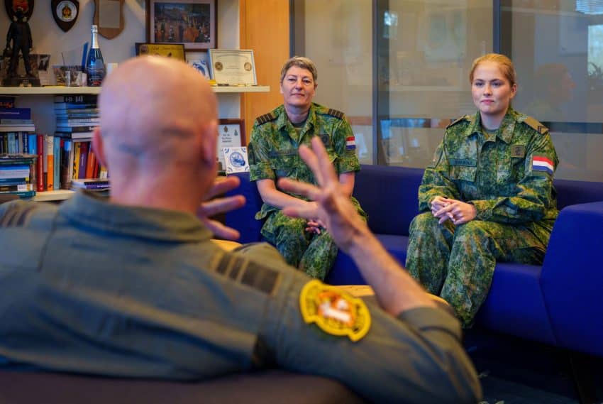 Prinses Amalia begonnen als militair werkstudent bij de Luchtmacht